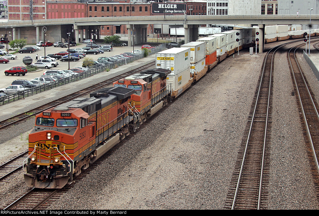 BNSF 5093 and 4595